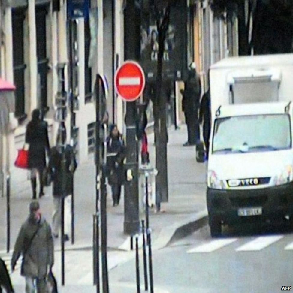 In pictures: Paris gun suspect - BBC News