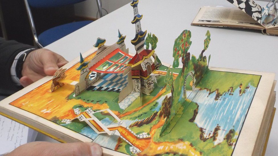 In pictures: Pop-up books at the National Library of Scotland - BBC News