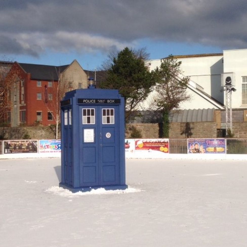 Doctor Who's Tardis on tour to mark 50th anniversary - BBC News