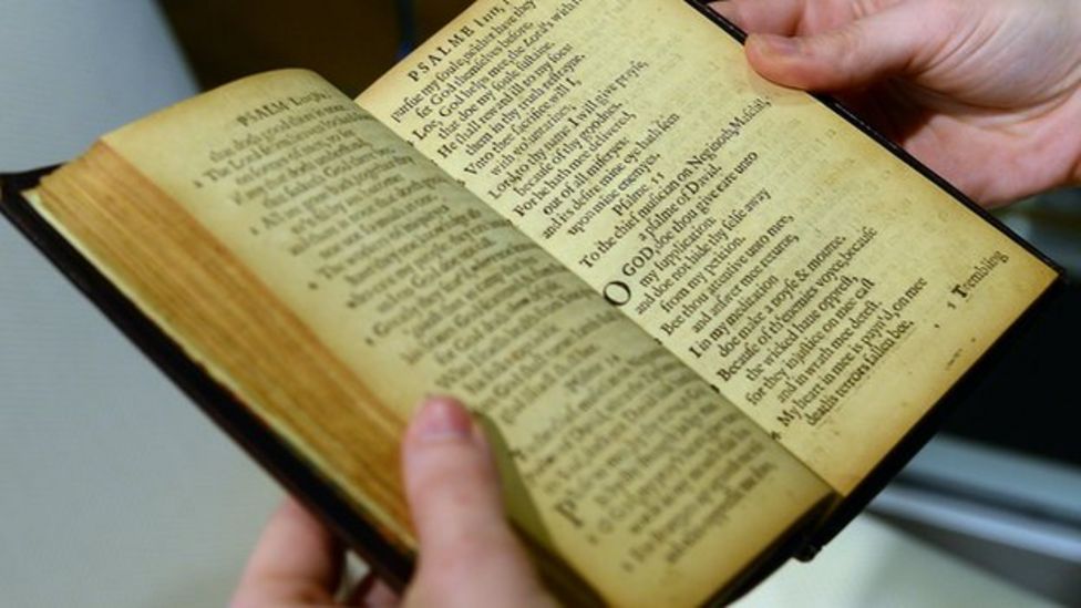 Russia sentences secret agents over theft of Gutenberg Bible - BBC News