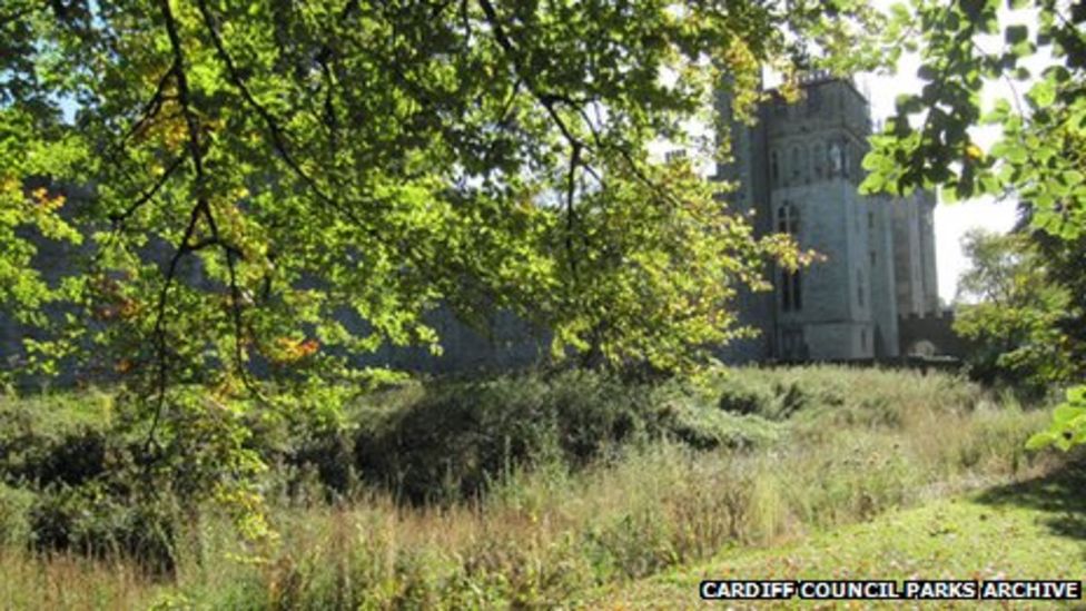 Cardiff Castle moat is re-flooded after excavation - BBC News