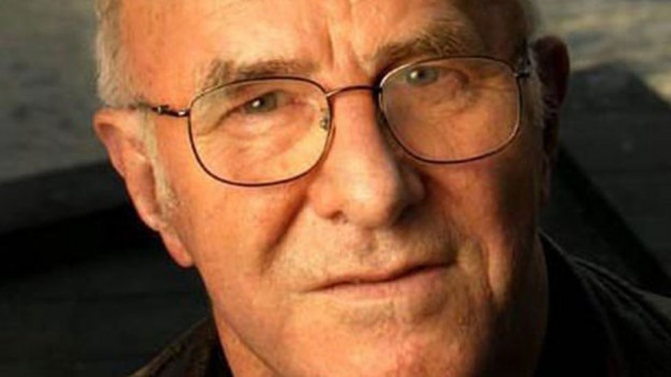 Clive James 'saying goodbye' through his poetry - BBC News