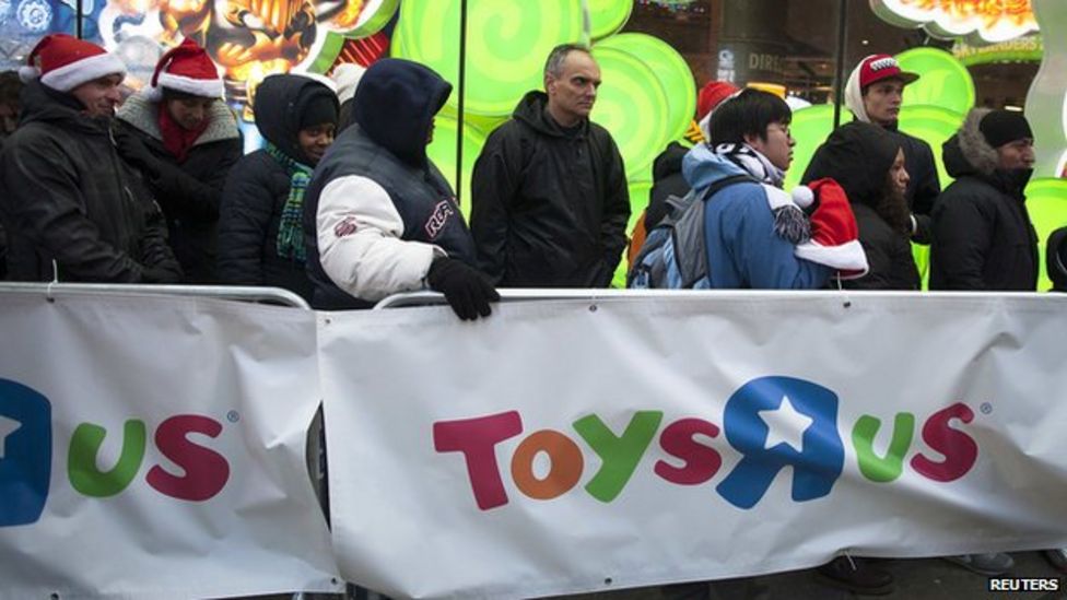 Black Friday shopping in US marred by violence - BBC News