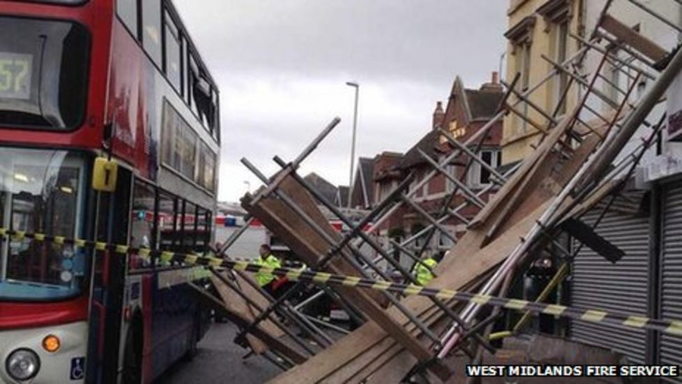 Dudley scaffolding collapses after being hit by a bus - BBC News