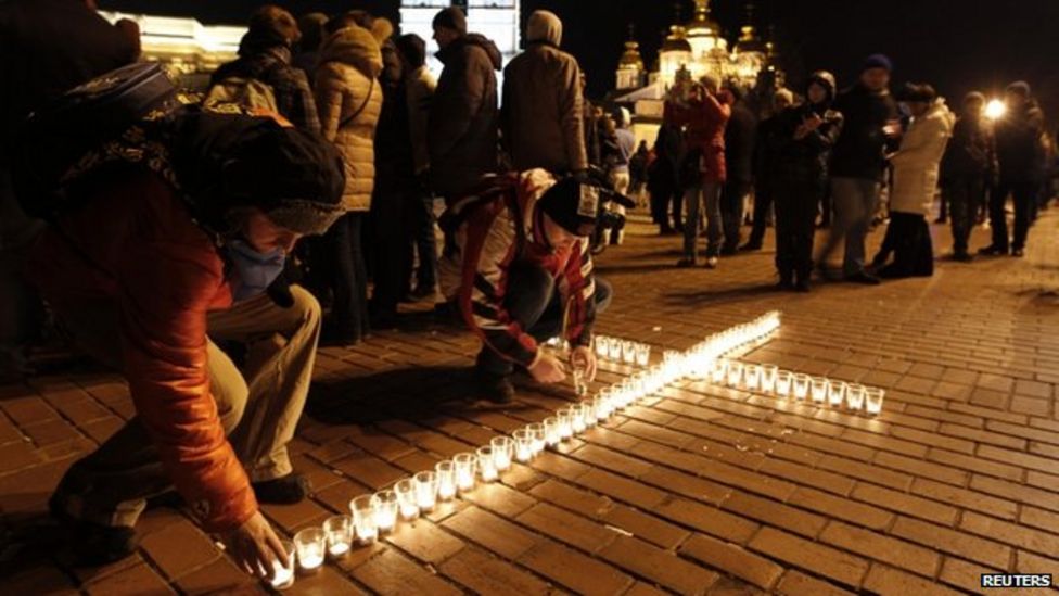 Ukraine protests: Thousands march through capital - BBC News