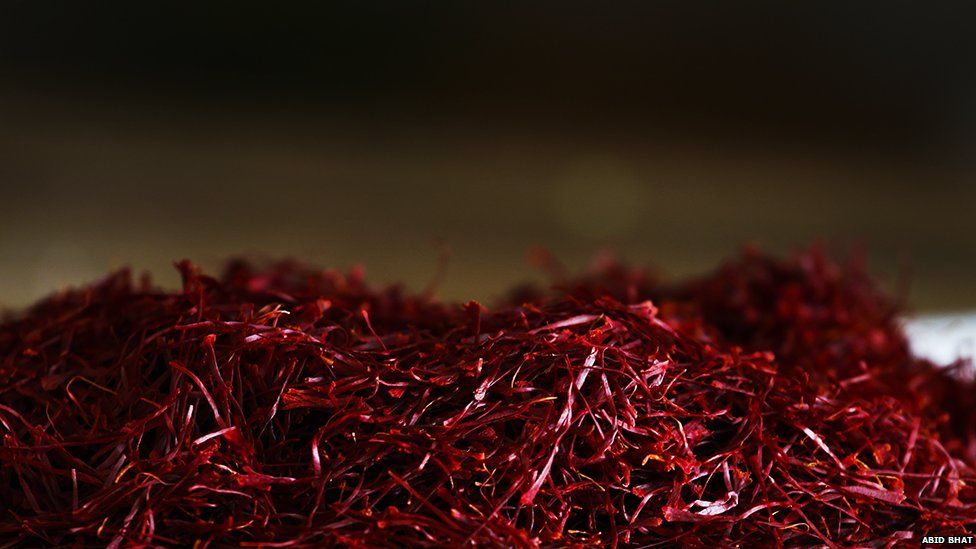 In pictures: Kashmiri saffron - BBC News