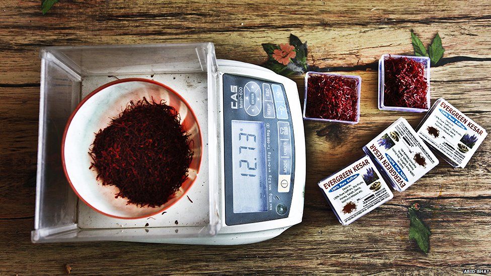 In pictures: Kashmiri saffron - BBC News
