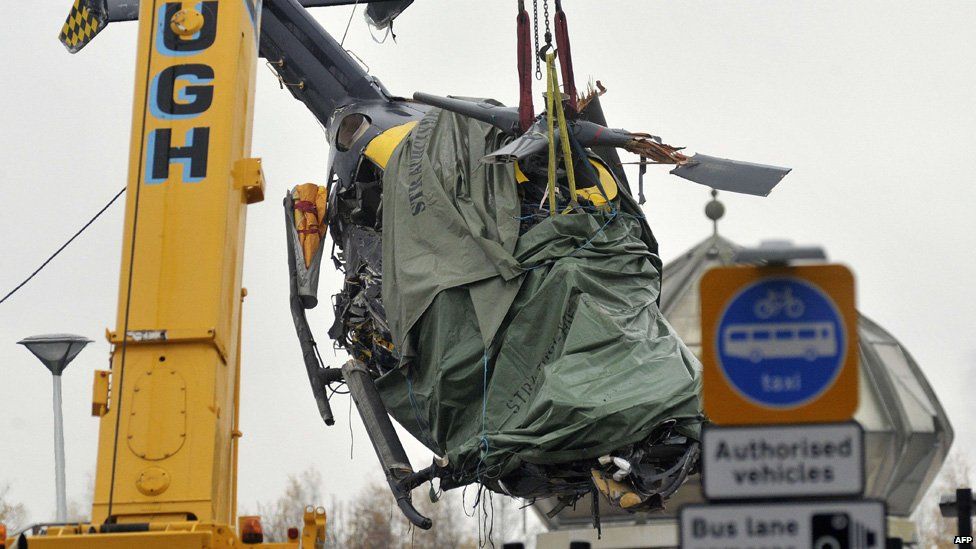 In pictures: Helicopter wreckage lifted from Glasgow bar - BBC News