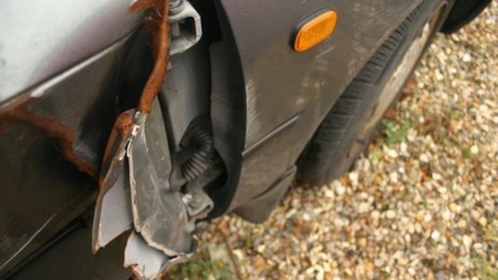 Crash for cash incidents at record, says Aviva - BBC News