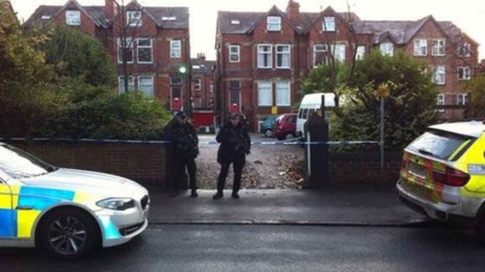 Man arrested after West Yorkshire Police officer shot in Leeds - BBC News