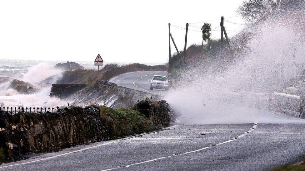 Pictures: UK hit by severe winter storm - BBC Newsround
