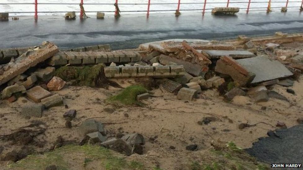 North Wales coast escapes fresh flooding overnight - BBC News