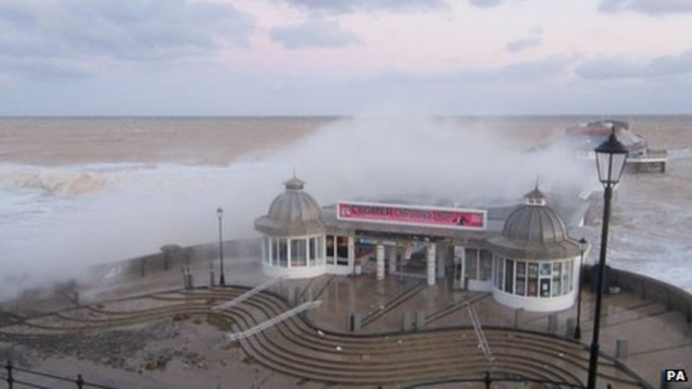 High tides to threaten East coast for two days - BBC News