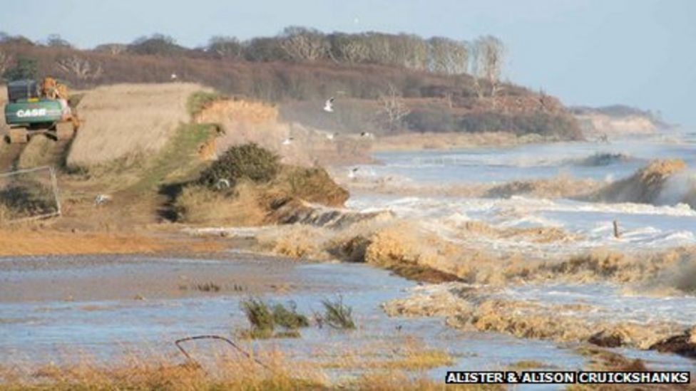 Suffolk floods: Tidal surge 'worse than 1953' - BBC News
