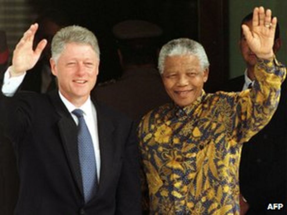 Indonesia: Mandela the batik fashion icon - BBC News