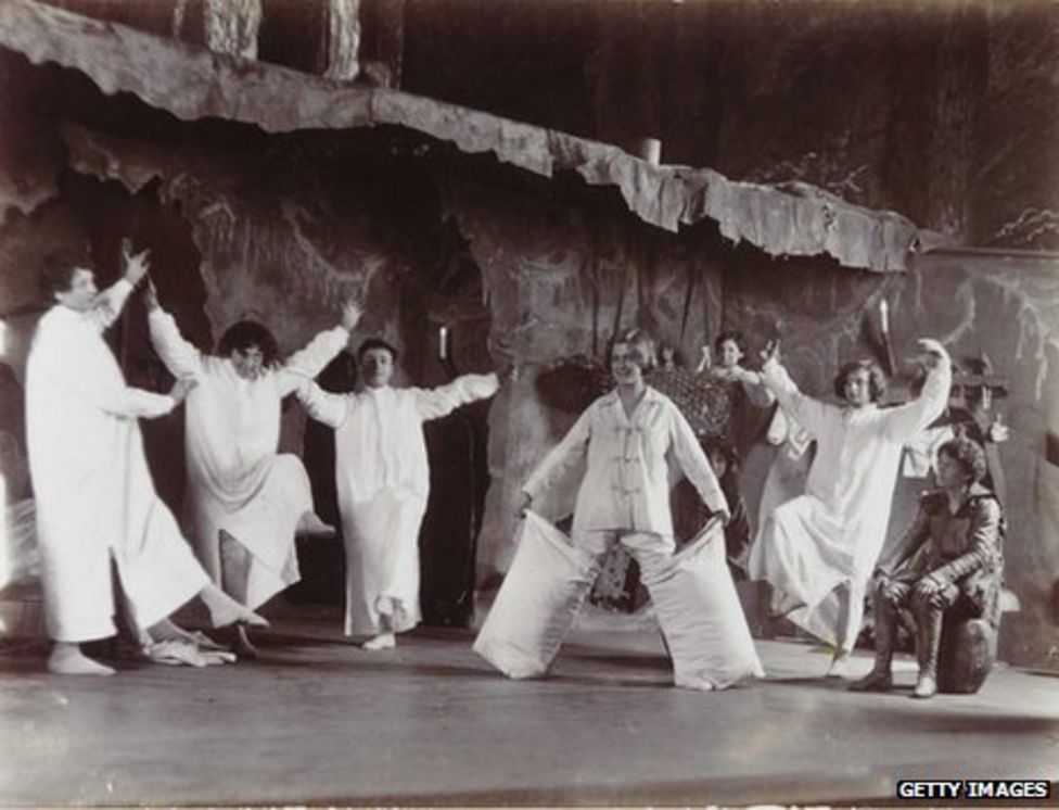 Why did theatre turn its back on original Peter Pan? - BBC News