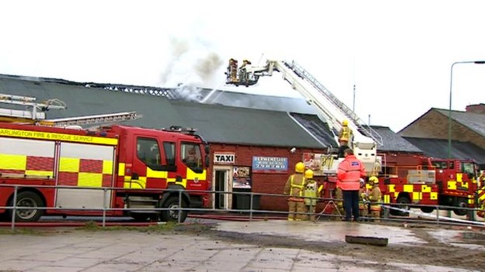 Fireman injured in 'suspicious' Stanley fire - BBC News