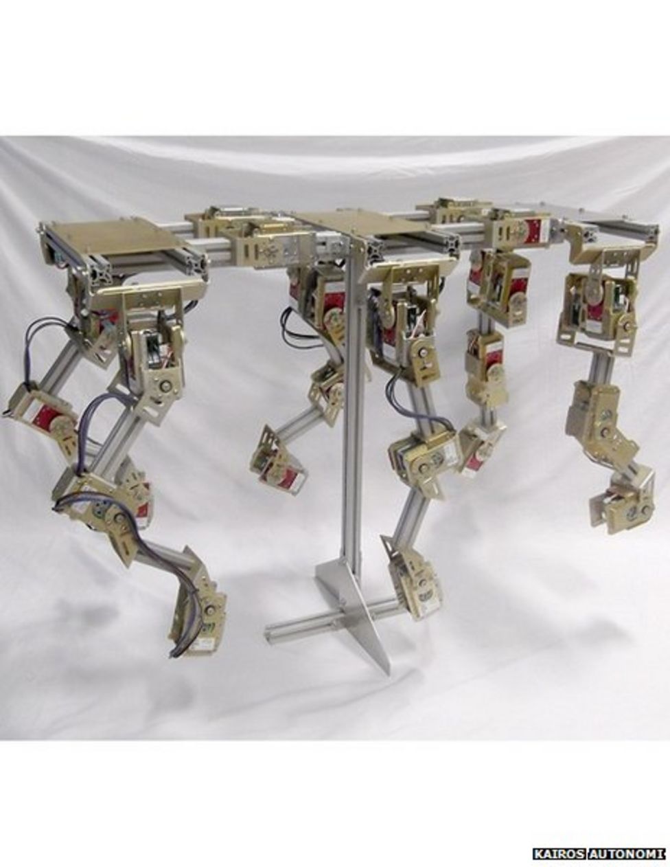 Disaster robots compete in Darpa's Florida challenges - BBC News