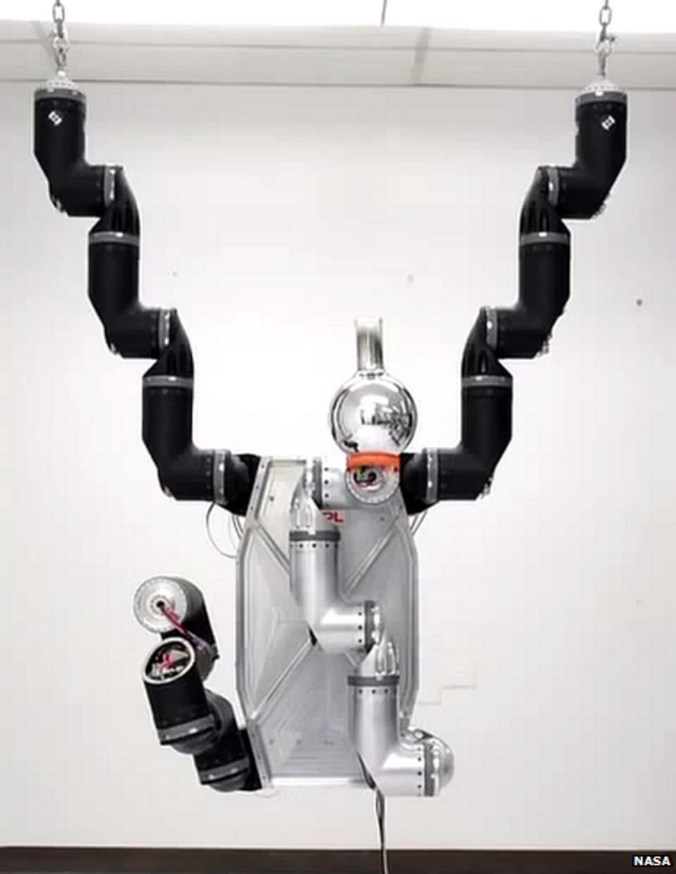 Google's Schaft robot wins Darpa rescue challenge - BBC News