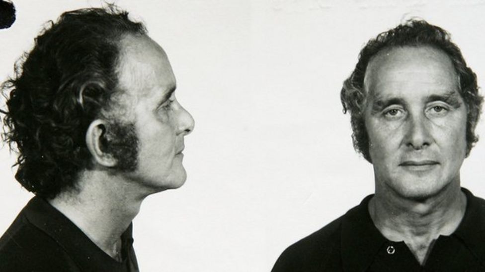 Great Train Robber Ronnie Biggs dies aged 84 - BBC News