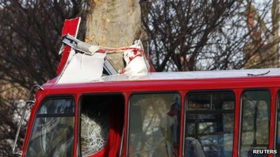 London bus crash: Six people seriously injured - BBC News