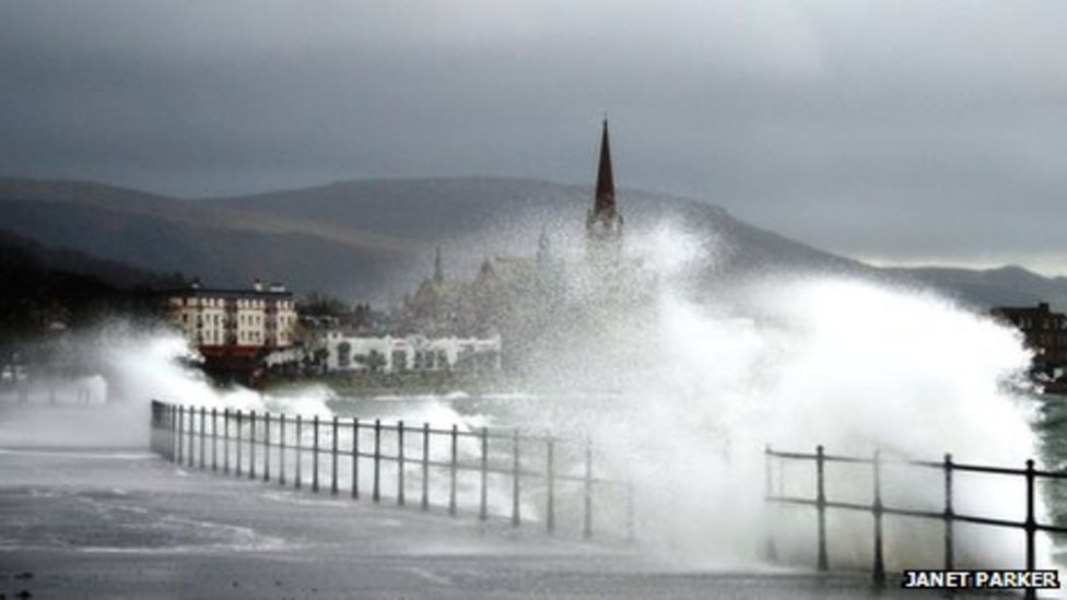 Scotland weather: High winds cause disruption - BBC News