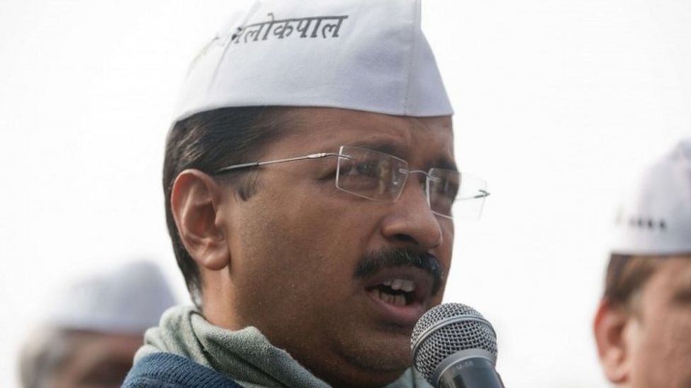 India's Arvind Kejriwal runs Delhi from mass sit-in - BBC News