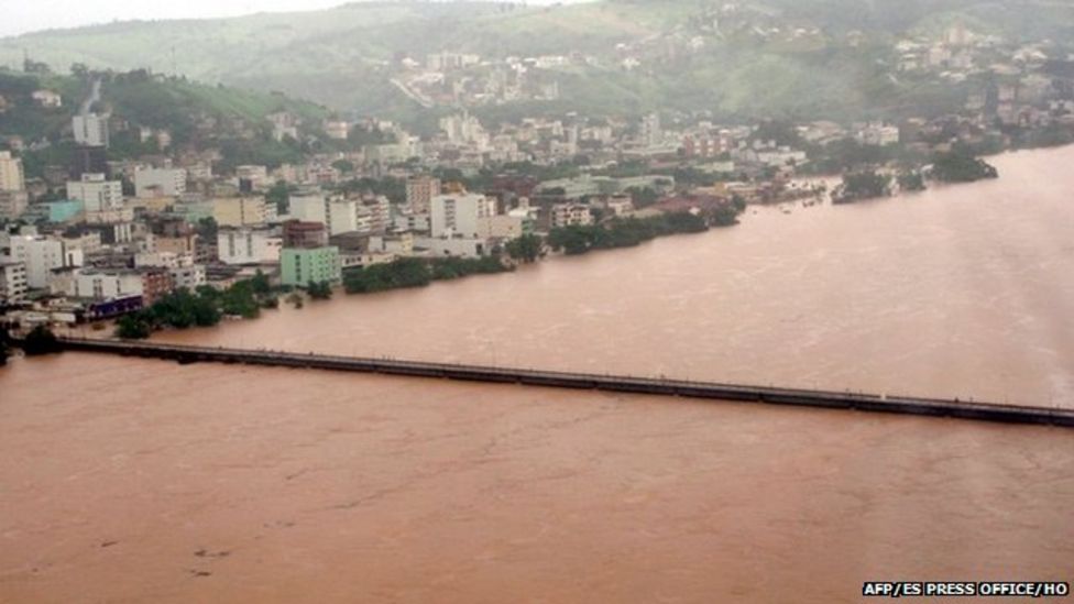 Record floods in Brazil bring chaos to Amazon towns - BBC News