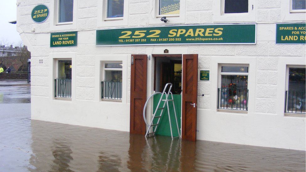 In pictures: Flooding across Scotland - BBC News