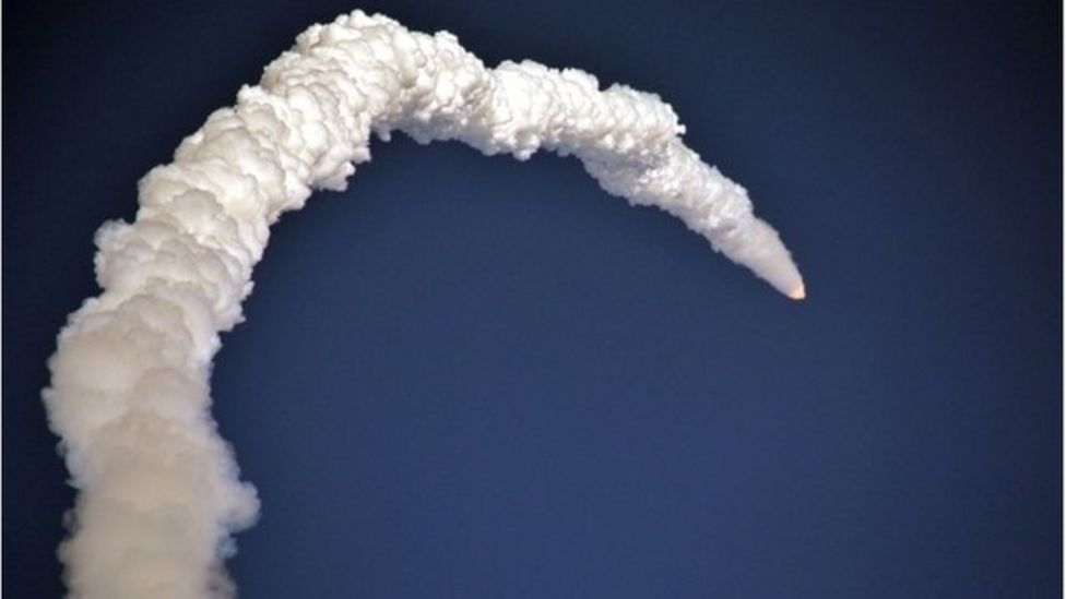 India launches largest rocket and unmanned capsule - BBC News