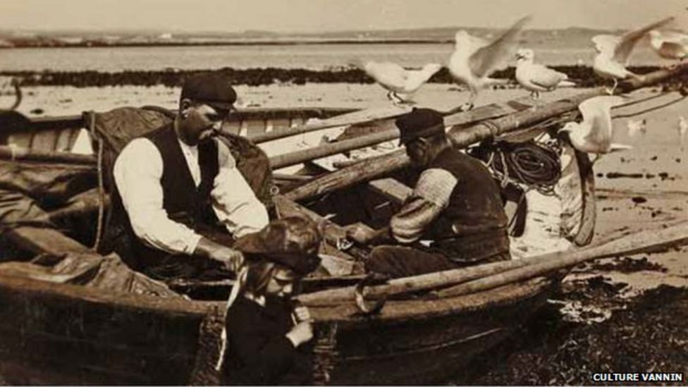 Book reveals 'natural' Manx Gaelic - BBC News