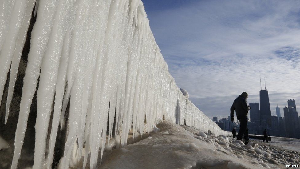 In pictures: Freezing weather grips US - BBC News