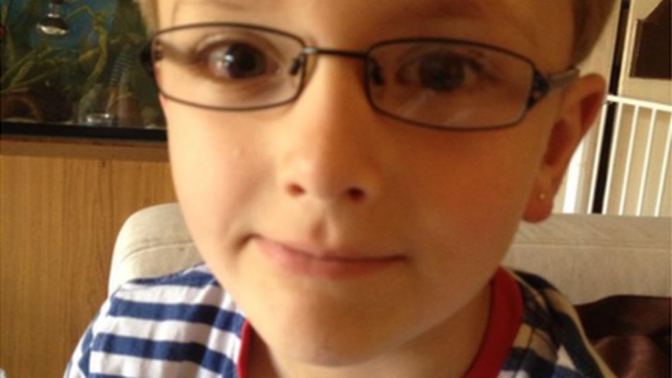 Child sight loss on increase, says Blind Children UK - BBC News