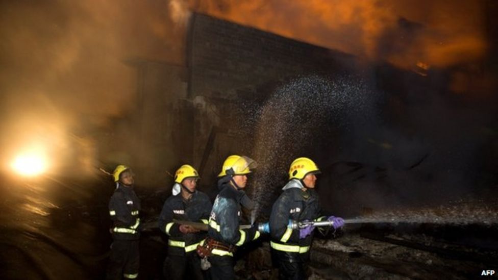 Fire ravages ancient Tibetan town - BBC News