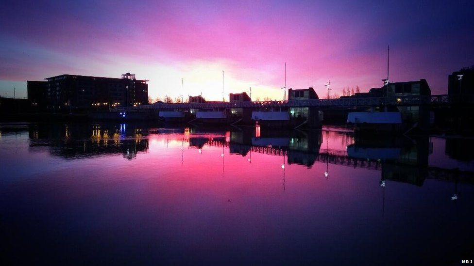 In pictures: Spectacular winter sunrises in Northern Ireland - BBC News