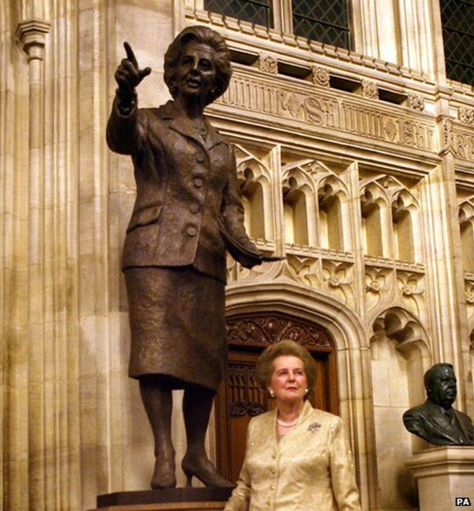 MPs' portraits exhibit contrasting styles - BBC News