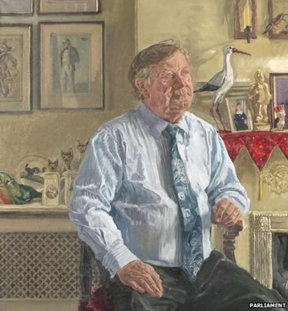 MPs' portraits exhibit contrasting styles - BBC News