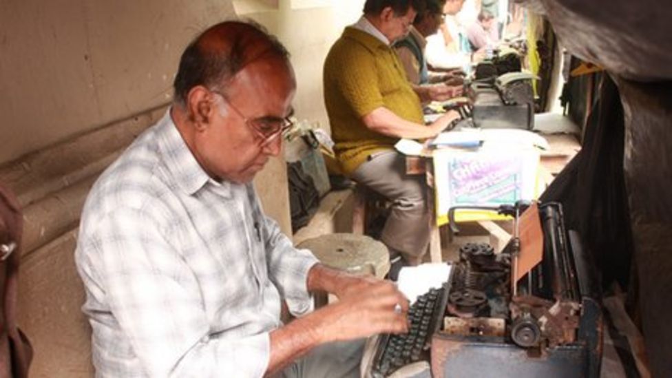 India's street typists heading for a final full-stop - BBC News
