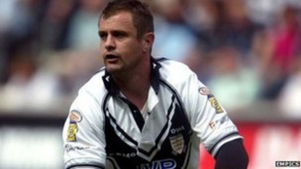 Bridge in St Helens renamed after player Steve Prescott - BBC News