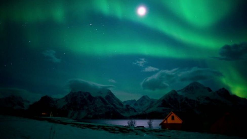 Solar wind 'triggers lightning on Earth' - BBC News