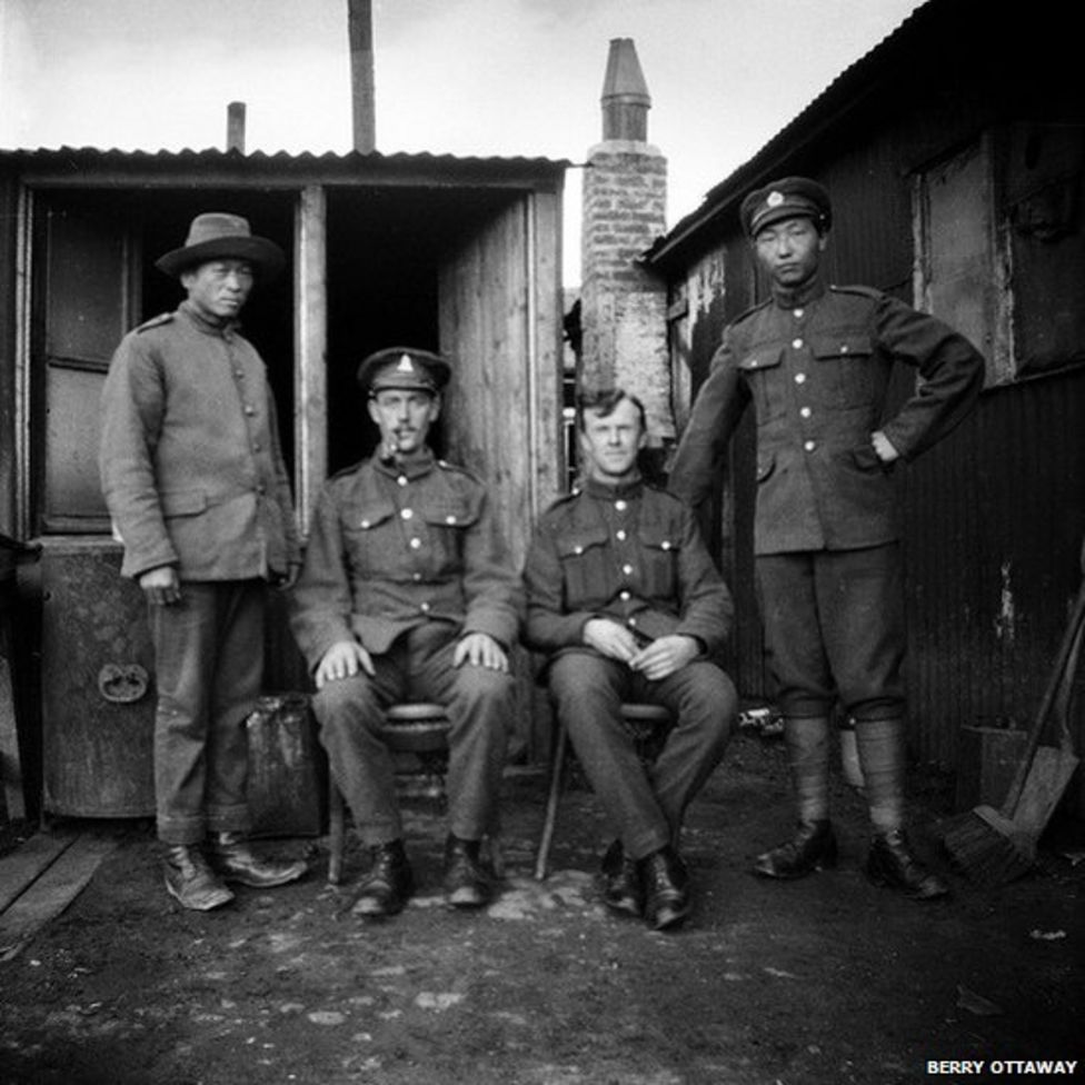 Sapper's photographs of Flanders are found by grandson - BBC News