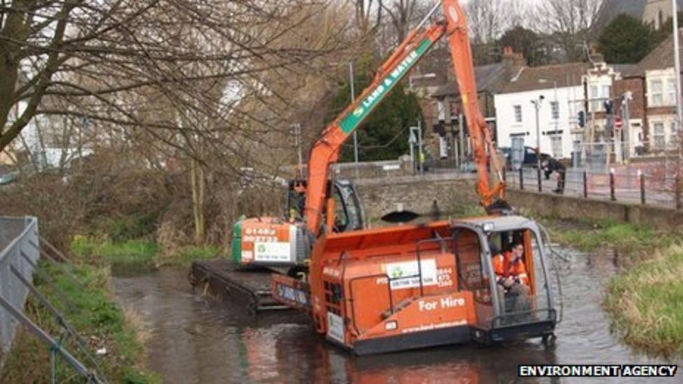Would river dredging solve floods? - BBC News