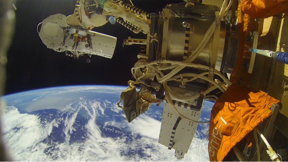 DigitalGlobe launches super-sharp WorldView-3 Earth imager - BBC News