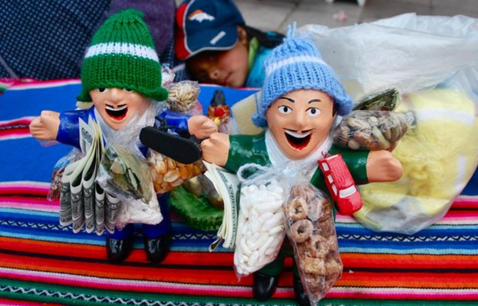 Alasitas: Bolivia's festival of miniatures - BBC News