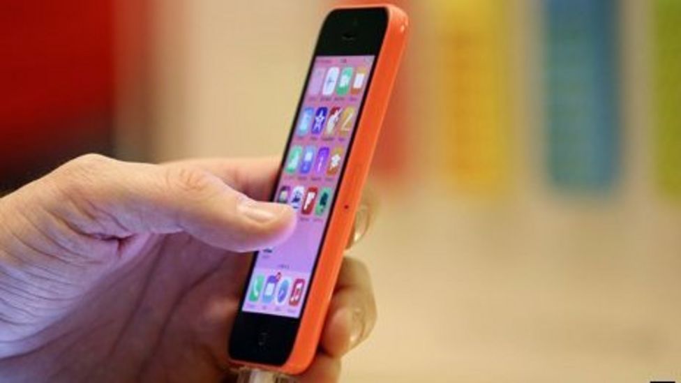 Apple seeks greater emoji racial diversity - BBC News