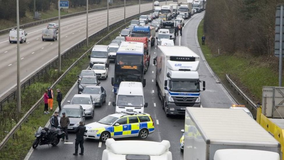Watford M1 reopens after two people die in bridge incident - BBC News
