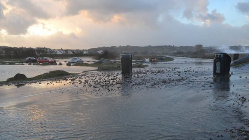 Guernsey's west and east coasts hit by flooding - BBC News