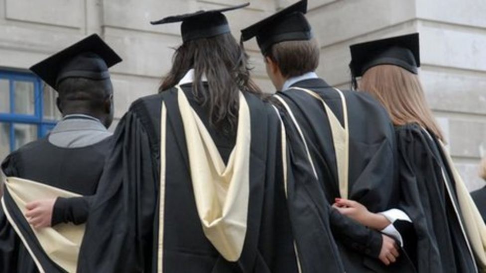 Graduate job vacancies predicted to 'rise by 10%' - BBC News
