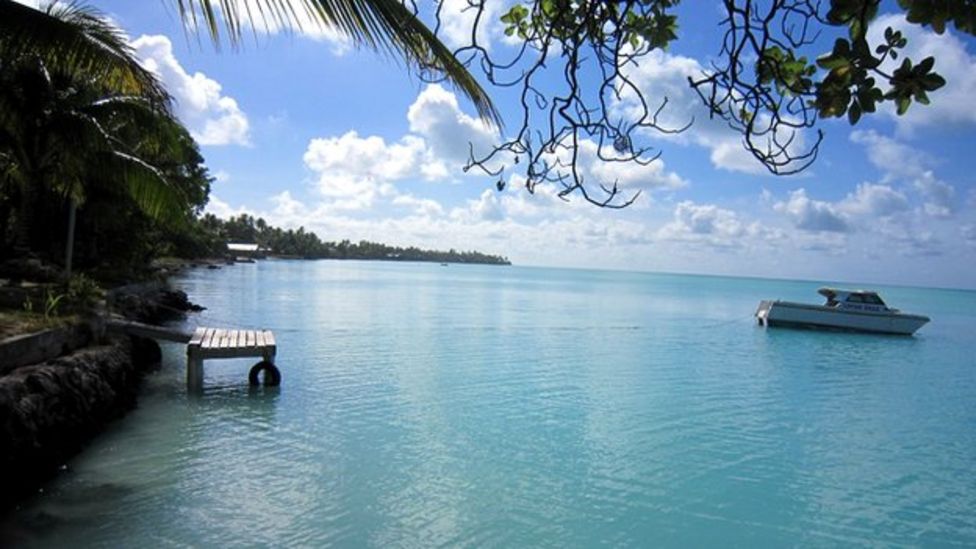 Kiribati: Tiny island's struggle with overpopulation - BBC News