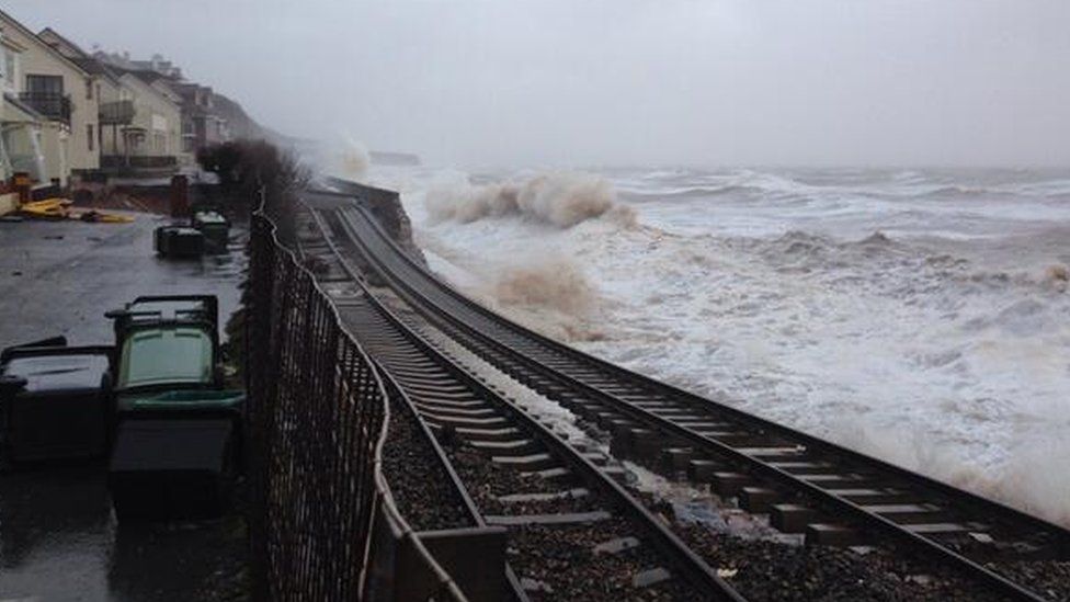 Pictures: Devon coast battered by storm - BBC News
